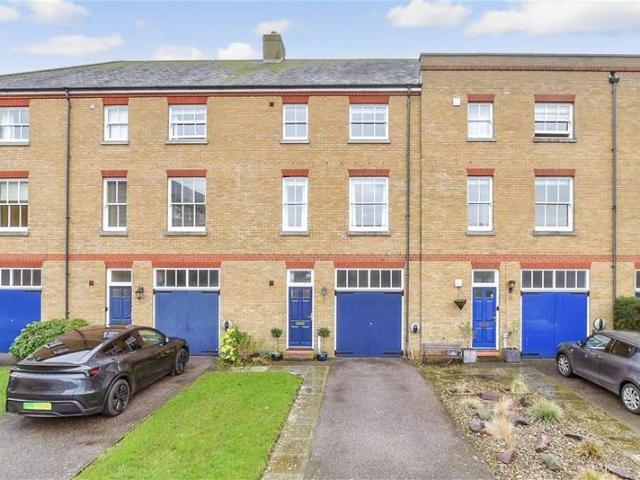 3 Bedroom Town House