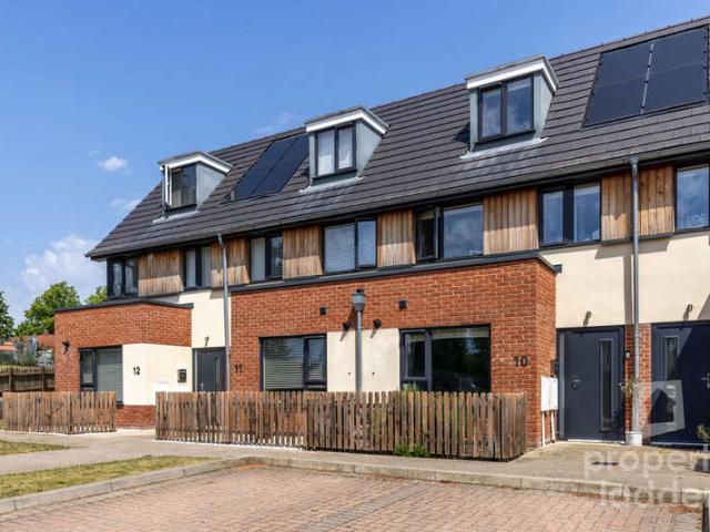 3 Bedroom Town House