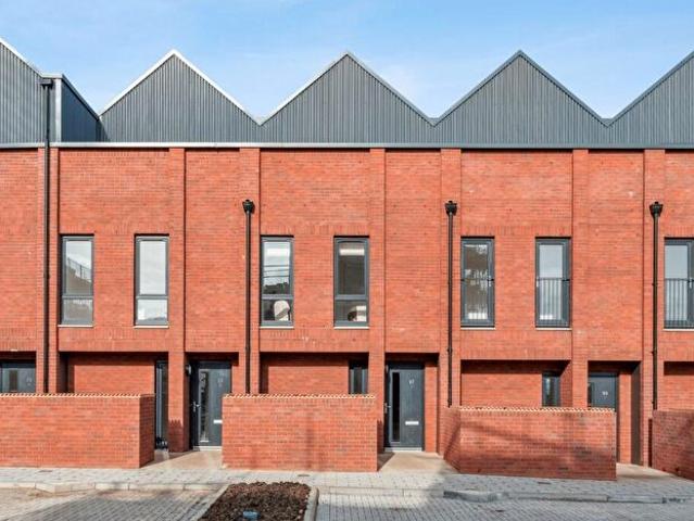 3 Bedroom Town House To Rent In Maltings Wynd, Dundashill, Glasgow, G4