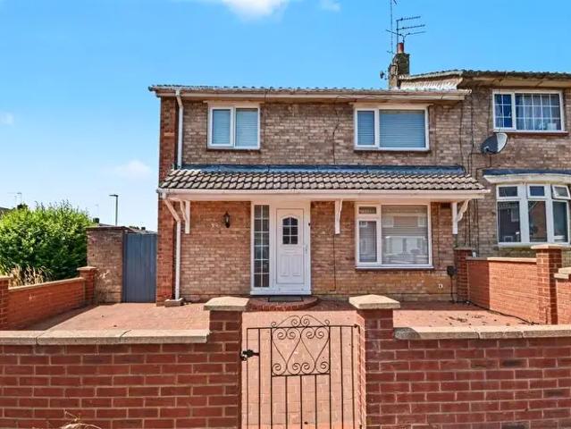 3 Bedroom Town House To Rent In Mantlefield Road, Corby, NN18