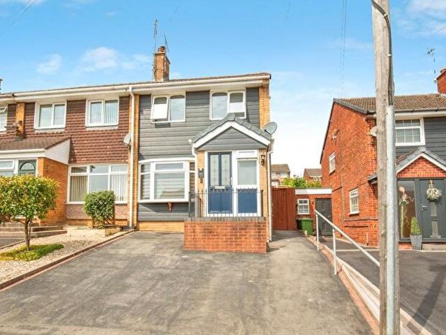 3 Bedroom Town House To Rent In Chaytor Road, Polesworth, B78