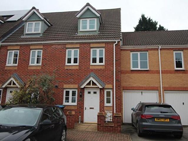 3 Bedroom Town House To Rent In Cobb Close, Hillfields, Coventry, CV2