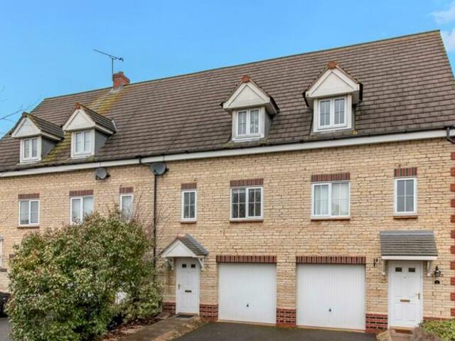 3 Bedroom Town House To Rent In Fieldfare Close, Bicester, OX26