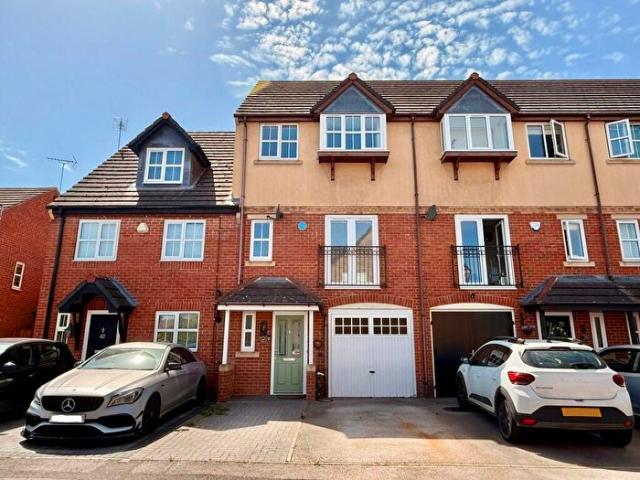 3 Bedroom Town House To Rent In Hudson Way, Radcliffe on trent, Nottingham, NG12