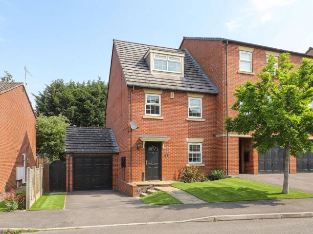 3 bedroom town house to rent in hartfield close hasland s41