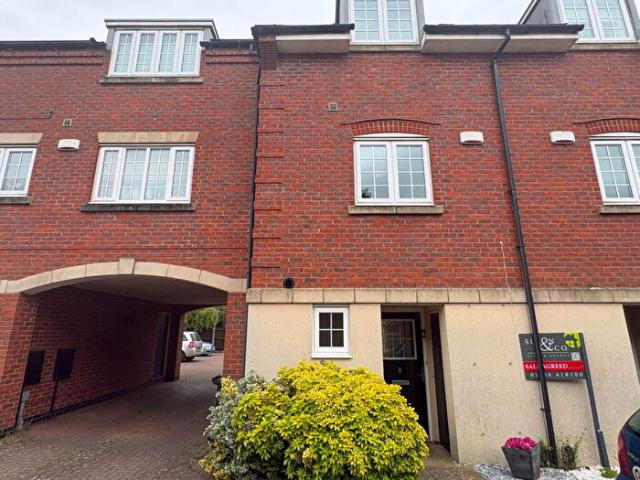 3 Bedroom Town House To Rent In Honeysuckle Road, Desborough, Kettering, NN14