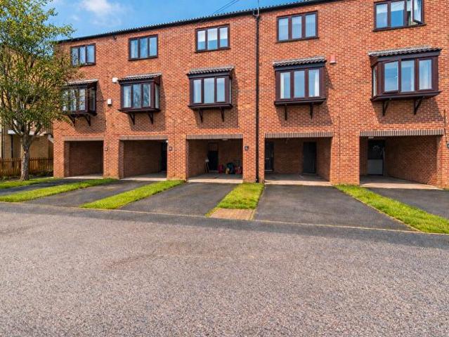3 Bedroom Town House To Rent In Lenton Manor, Nottingham, NG7