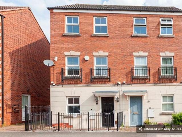 3 Bedroom Town House To Rent In Pickhill Road, Hamilton, LE5