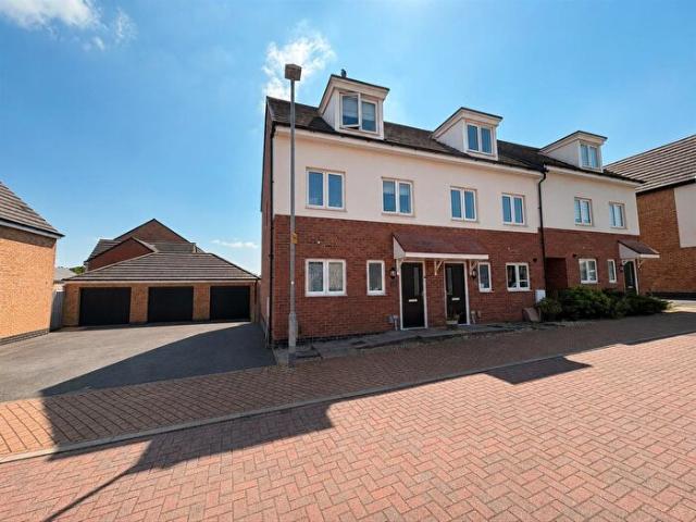 3 Bedroom Town House To Rent In Piggott Avenue, Gedling, Nottingham, NG4