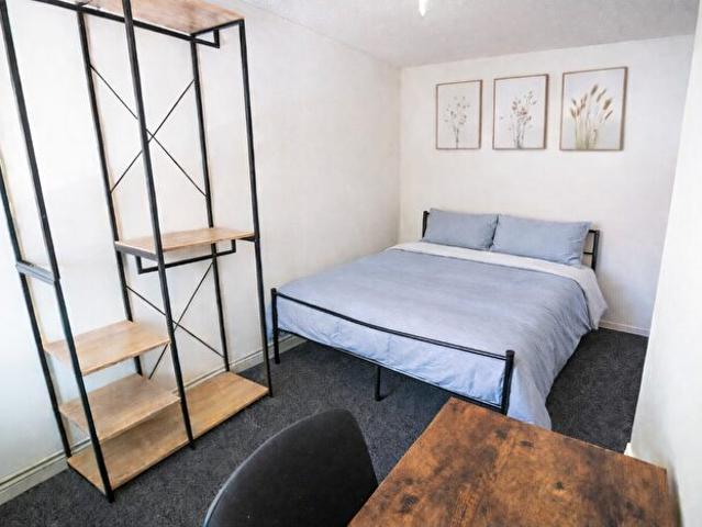 3 Bedroom Town House To Rent In Portland Road, Nottingham, NG7