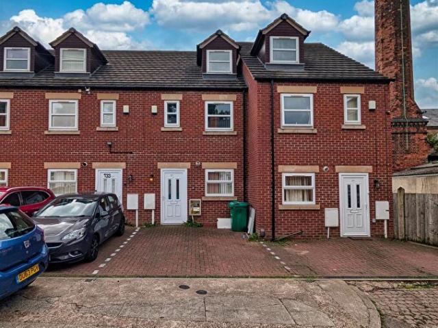 3 Bedroom Town House To Rent In Rosetta Road, Nottingham, NG7