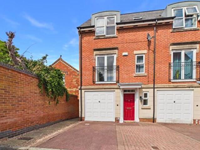 3 Bedroom Town House To Rent In St. Katherines Court, Derby, Derbyshire, DE22