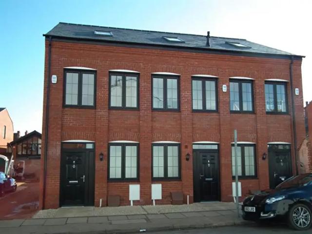 3 Bedroom Town House To Rent In Thenford Street, Abington, Northampton, NN1