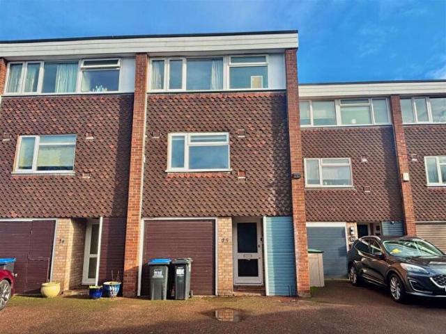 3 Bedroom Town House To Rent In Vernon Close, Leamington Spa, CV32