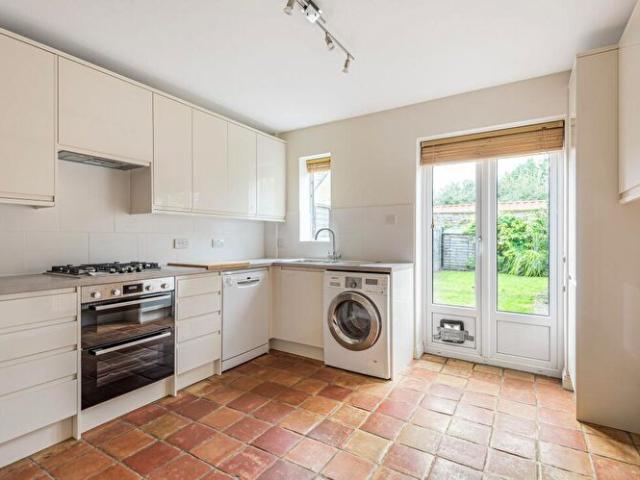3 Bedroom Town House To Rent In Victoria Court, Bicester, OX26