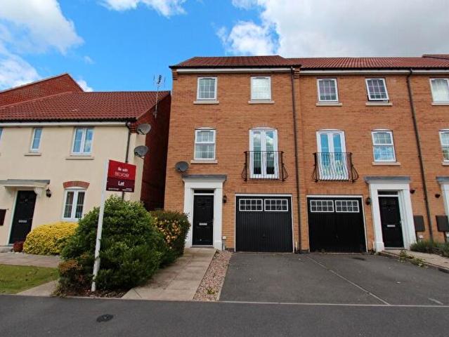 3 Bedroom Town House To Rent In Wharton Crescent, Beeston, NG9