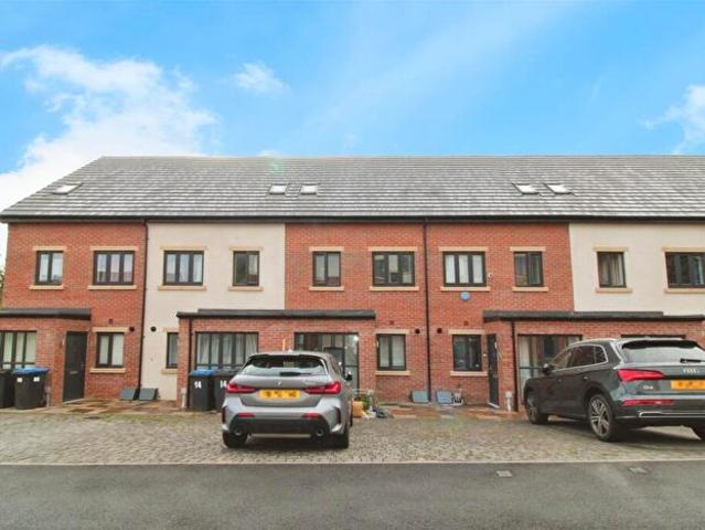 3 Bedroom Town House To Rent In Willowbank Close, Hinckley, LE10