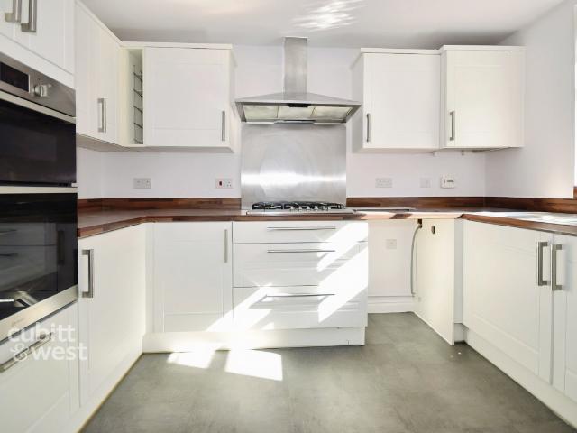 3 bedroom town house to rent