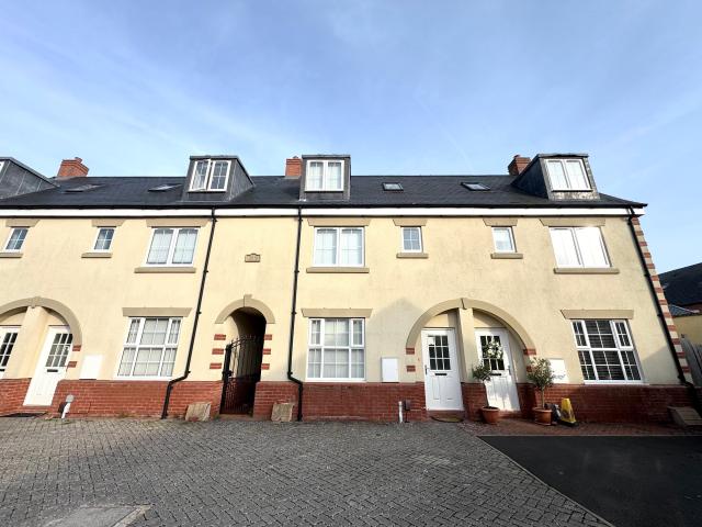 3 bedroom town house to rent