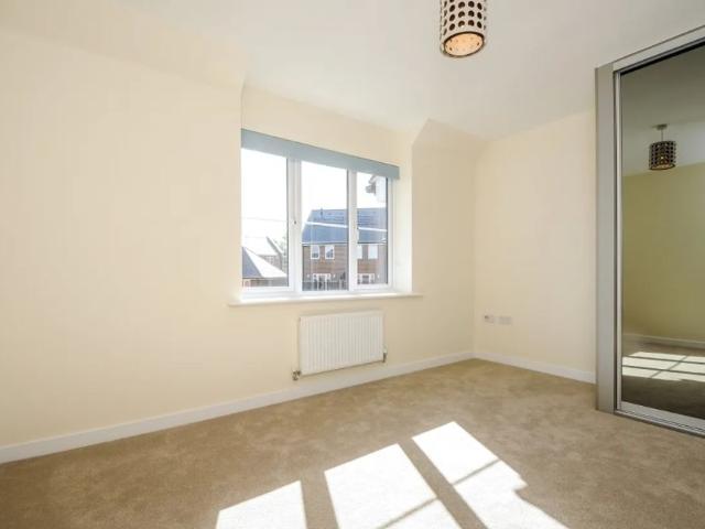 3 bedroom town house to rent