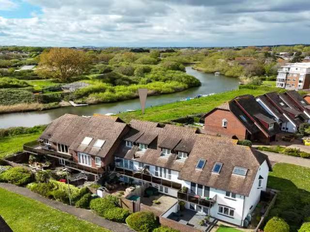 3 bedroom town house for sale in The Meridians, Christchurch.