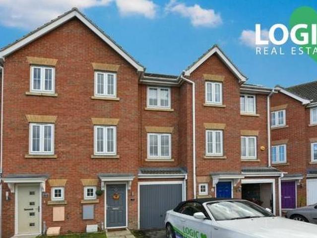 3 bedroom town house for sale in The Wharf Knottingley West Yorkshire WF11 WF11