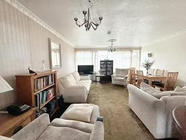 3 Bedroom Town House For Sale In The Wicket, Hythe, SO45