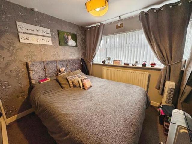 3 bedroom town house for sale in Vowchurch Way, Bucknall, Stoke on trent, ST2