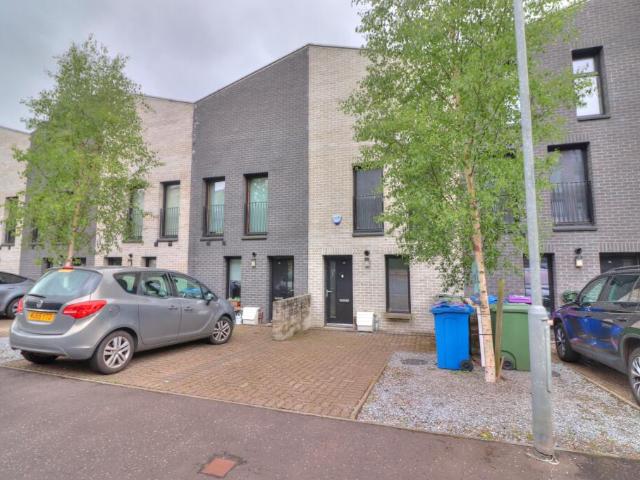 3 bedroom town house for sale in Whitelaw Street, Glasgow, G20
