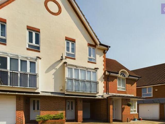 3 Bedroom Town House For Sale In Woodley