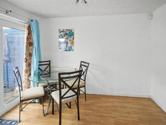 3 bedroom town house for sale in Acorn Way, Bedford, MK42