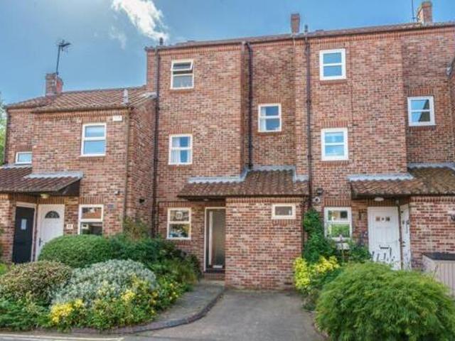 3 Bedroom Town House For Sale In Aldwark