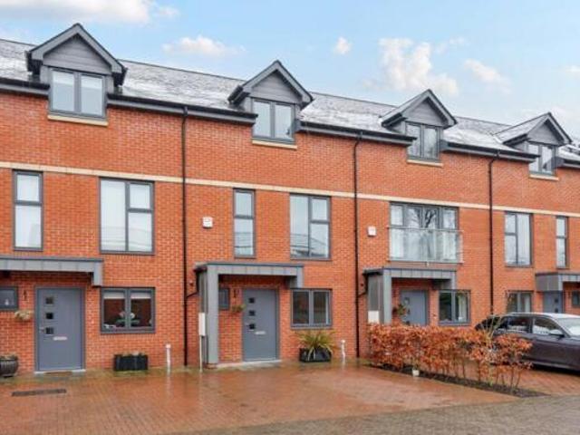 3 Bedroom Town House For Sale In Alresford, Hampshire