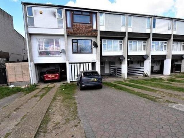 3 bedroom town house for sale in Aluric Close Chadwell StMary RM16