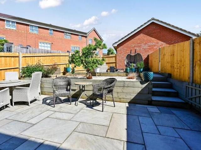 3 bedroom town house for sale in Arcadia Close, Beggarwood, Basingstoke, RG22
