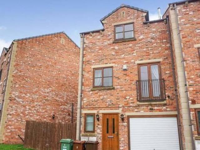 3 bedroom town house for sale in Beaumont Street Stanley WF3 WF3