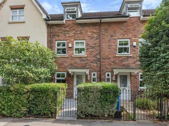 3 Bedroom Town House For Sale In Berkshire