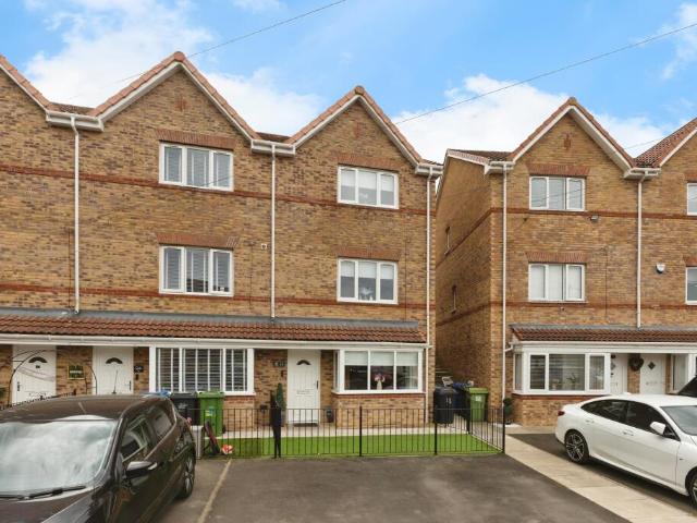 3 bedroom town house for sale in Berryknowes Drive, Glasgow, G52