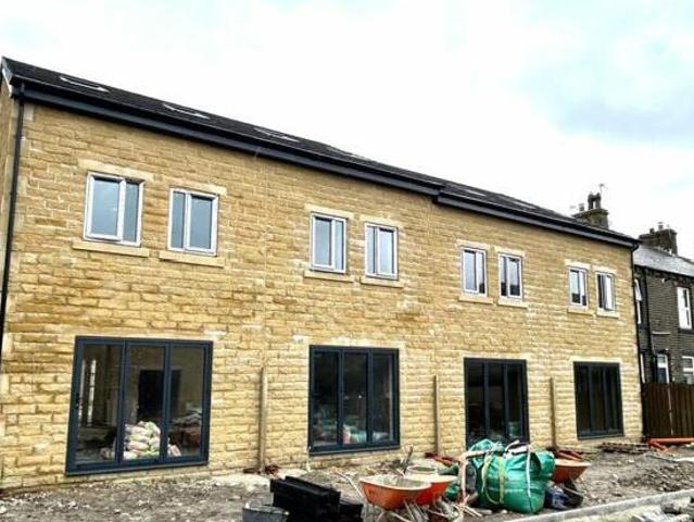 3 Bedroom Town House For Sale In Bradford, West Yorkshire