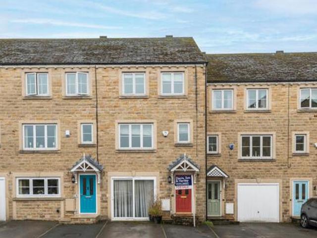 3 Bedroom Town House For Sale In Bradford, West Yorkshire