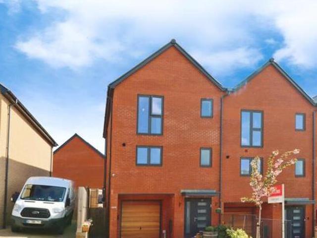3 Bedroom Town House For Sale In Bristol, Gloucestershire
