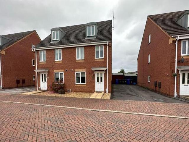 3 Bedroom Town House For Sale In Burton on trent