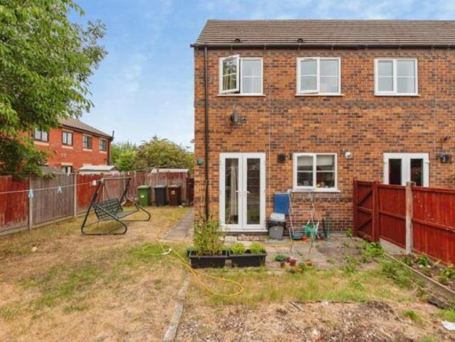 3 bedroom town house for sale in Cadwell Close, Lincoln, Lincolnshire, LN6