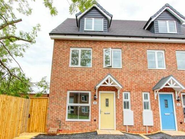3 Bedroom Town House For Sale In Chesterfield, Derbyshire