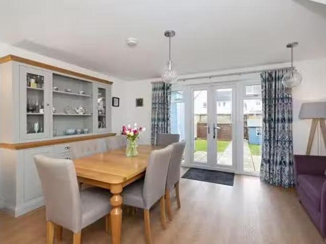 3 Bedroom Town House For Sale In Cowgill Gardens, Liberton, Ed.