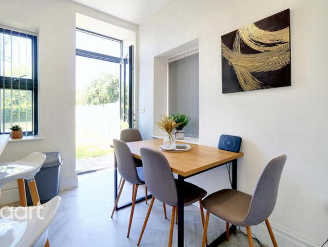 3 bedroom town house for sale in Cliff Oaks, Leeds, LS12