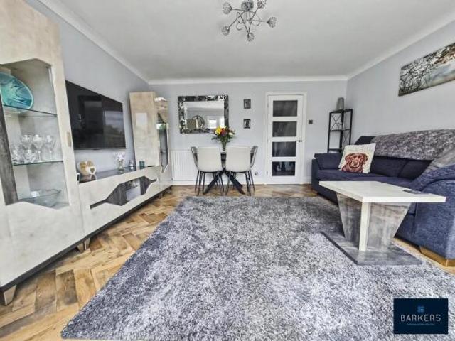 3 bedroom town house for sale in Elm Court, Birkenshaw, BD11