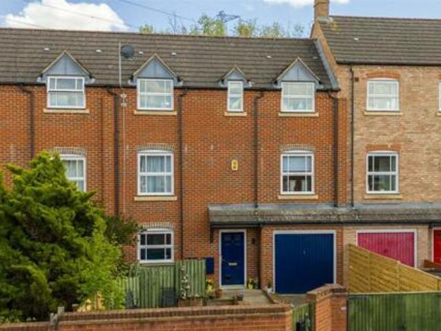 3 Bedroom Town House For Sale In Fairford Leys