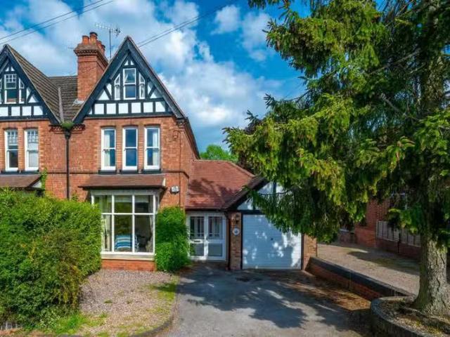 3 bedroom town house for sale in Fentham Road, Hampton In Arde.