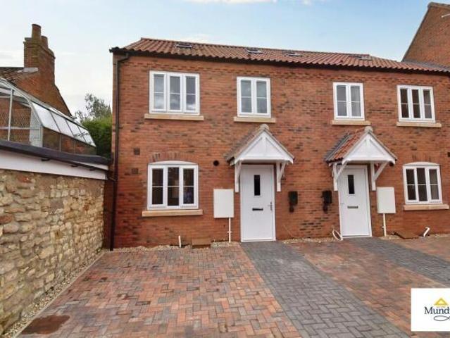 3 bedroom town house for sale in Francis Street, off Newport, Lincoln, LN1